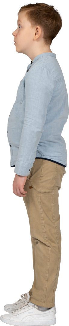 Side view of an impressed boy Photo