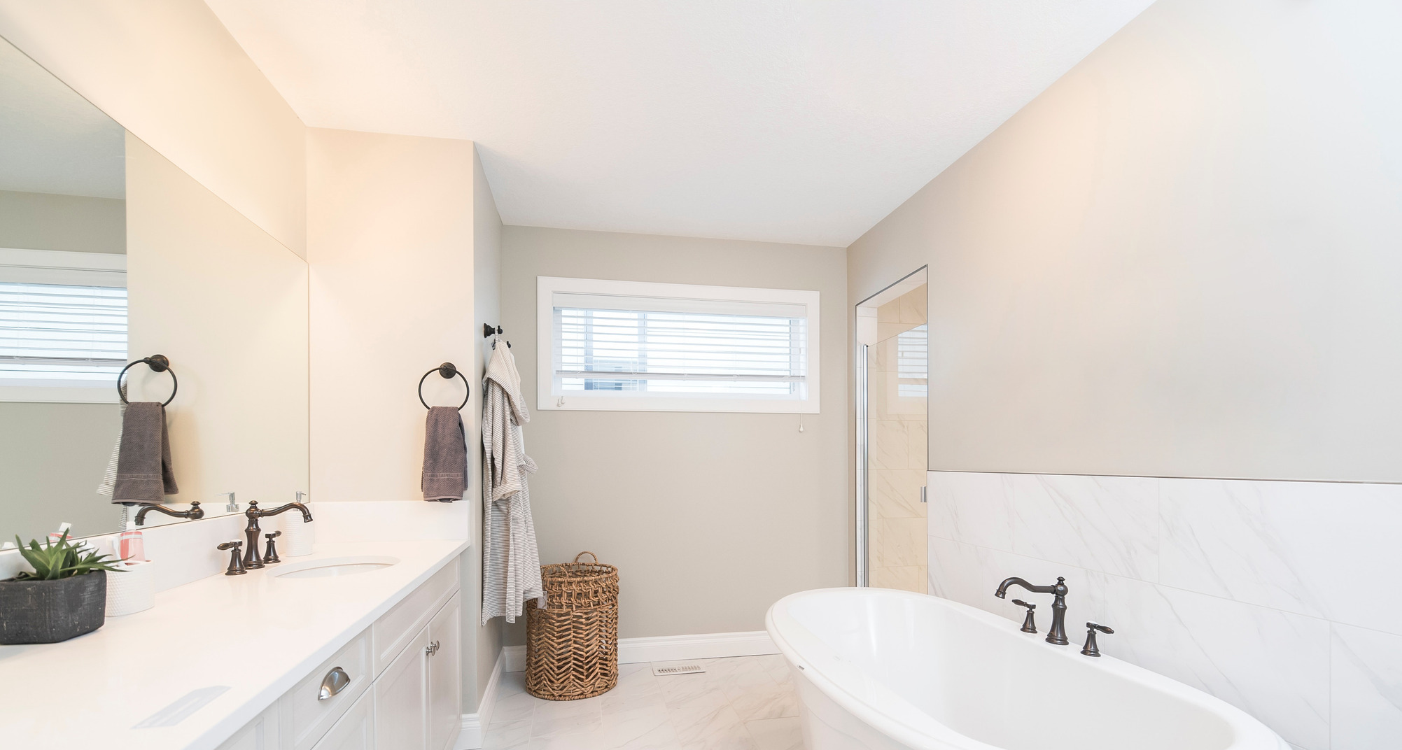 Quite calming and good looking bathroom interior Photo